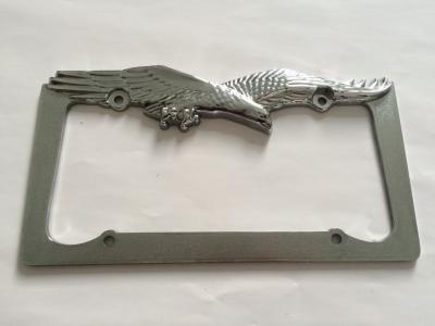 China YK-LPF802 Universal Chrome Car License Plate Frame Eagle Old American Zinc Alloy License Plate Frame Suppliers for sale