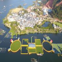China HDPE Floating Dock Platform 80m-300m Circumference Water Leisure Entertainment Stable Mooring for sale