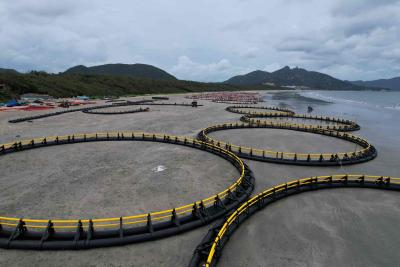 China Virgin PE100 HDPE fish cage with excellent anti-seawater corrosion and anti-fouling performance. No rust, 15+ years service life for long-term marine fish farming. for sale