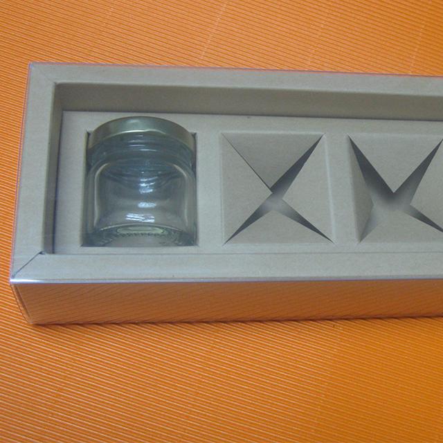 Eco-friendly candle packaging with dividers