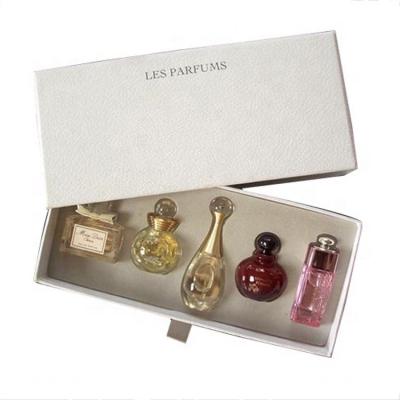 中国 泡の挿入物が付いているふたおよび基礎堅いボール紙のPurfumeの包装箱 販売のため