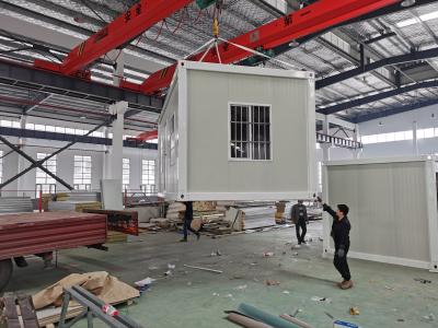 Cina Prefabricated Detachable Flat Pack Container House 20ft Three-Room in vendita