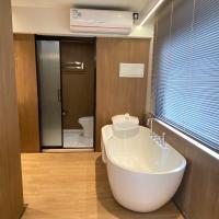 China Customized 40ft Flat Pack Containers House Modular One Side Glass Wall Sun Room for sale