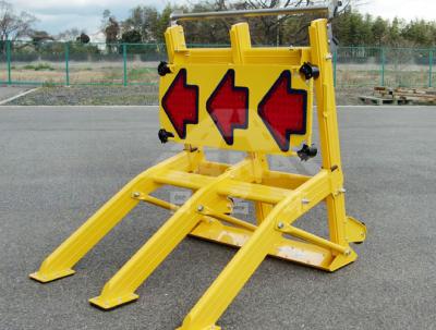 China 20kg Foldable Mobile Vehicle Barrier with High-Visibility Yellow for Traffic Safety for sale