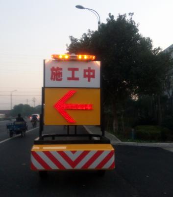 中国 LEDの方向矢パテントの証明の引き込み式の移動式車の障壁 販売のため