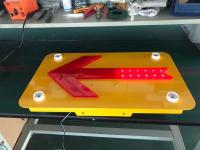 China Red Lamp Beads DC AC Solar LED Arrow Board Electrostatic Spraying for sale