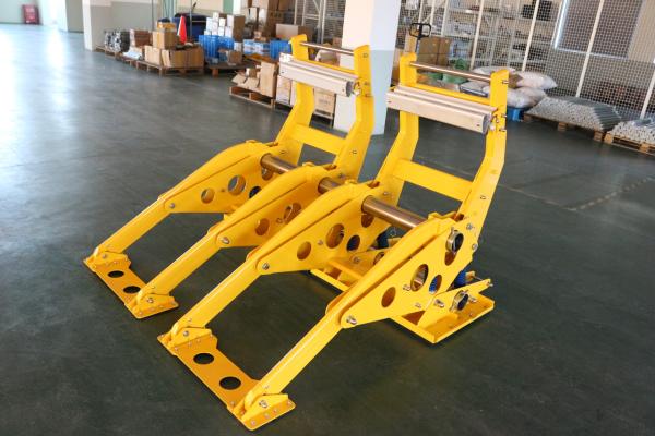 Yellow LED Arrow Bottom Rubber Anti Ram Barrier Removable