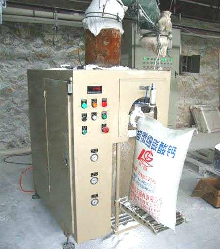 Calcium carbonate powder packing machine
