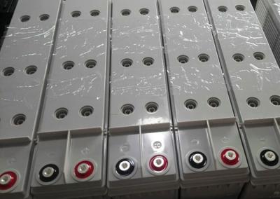 Cina La batteria terminale 12v 100ah del ciclo della parte anteriore profonda del gel solare aumenta la batteria dell'invertitore in vendita