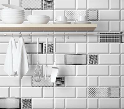 Cina Attraenti, lucide piastrelle di decorazione per interni per bagno e cucina, certificate ISO9001 in vendita