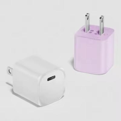 中国 コンパクトホワイトカラーカスタムシングルCポートミニキューブGaN USプラグ充電器アダプターモバイル壁充電器用100-240V入力 販売のため