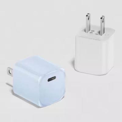 中国 コンパクトホワイトカラーカスタムシングルCポートミニキューブGaN USプラグ充電器アダプターモバイル壁充電器用100-240V入力 販売のため