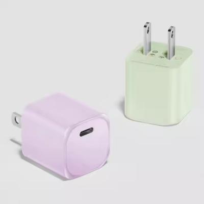 中国 コンパクトホワイトカラーカスタムシングルCポートミニキューブGaN USプラグ充電器アダプターモバイル壁充電器用100-240V入力 販売のため