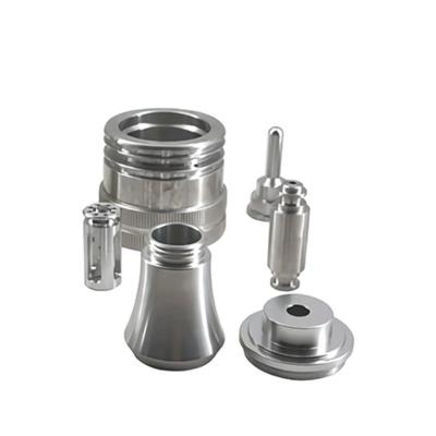 China Professionele CNC-draaimachines voor het bewerken van delen van staal en aluminium Te koop