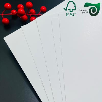 Chine FSC Foldcote SBS papier en carton en vrac de haute taille 210 gm 235 gm Matériau de pâte de bois vierge à vendre