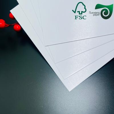 중국 블랙 코어 종이 310 그램 게임 카드 550mm 790mm 우수한 부드러운 반짝이는 미술 종이 판매용