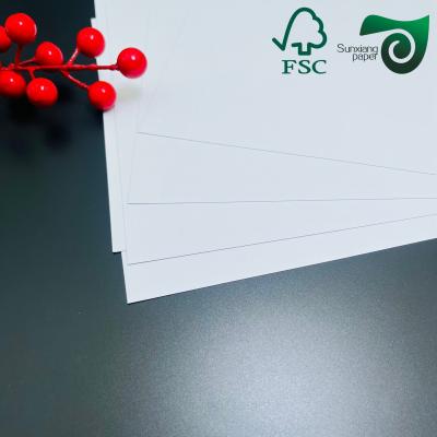 Chine FSC 300 g papier de poker recouvert de deux côtés brillants avec noyau bleu 71 cm 65 cm à vendre