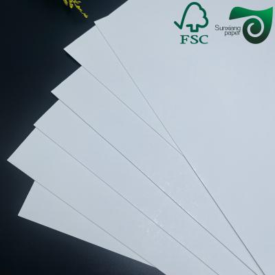 Chine FSC 300 gm 15 gm Papillon blanc PE revêtu brillant de qualité alimentaire Pour emballage de produits surgelés à vendre