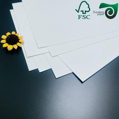 Chine Feuilles de carton vierge lisse blanc FSC 610mm x 860mm pour cartes d'invitation à vendre