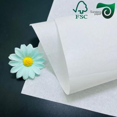 China FSC 15gsm 17gsm White Translucent Tissue Paper Roll  For Fruit Wrapping for sale