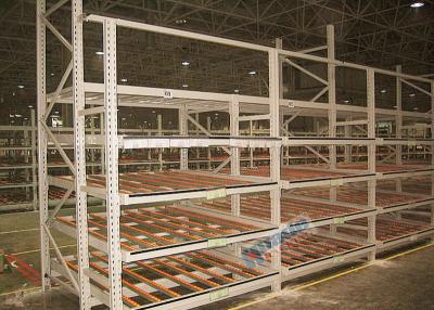 China Klares Sicht-Paletten-Karton-Durchlaufregallager SKUs drehen sich automatisch für logistische Absatzzentren zu verkaufen