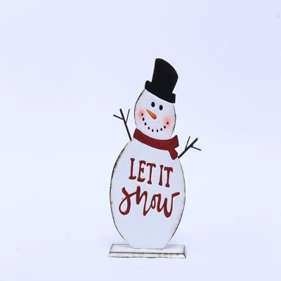 Cina Il pupazzo di neve all'aperto del metallo fatto a mano orna i pali per la decorazione di Natale in vendita