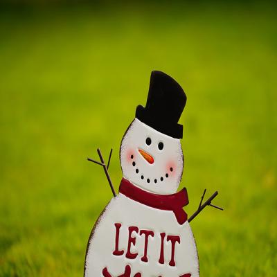 Cina Il pupazzo di neve all'aperto del metallo fatto a mano orna i pali per la decorazione di Natale in vendita