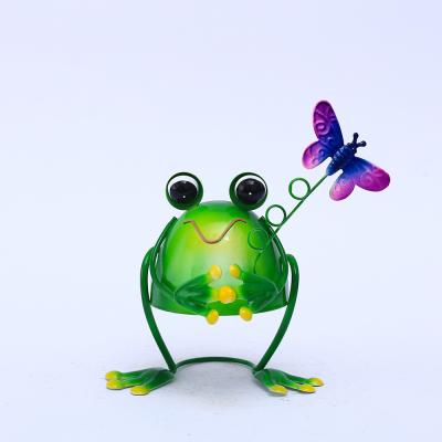 China Multiple Metal Garden Ornaments Sculptures Rustproof Frogs By The Pond for sale