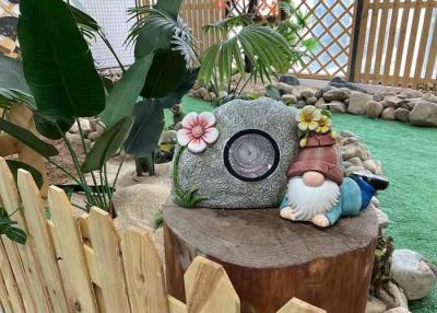 Cina Pietra realistica fatta a mano di Gnome di magnesio dell'ossido della statua solare unica del giardino in vendita