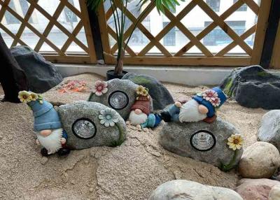 Cina Pietra realistica fatta a mano di Gnome di magnesio dell'ossido della statua solare unica del giardino in vendita