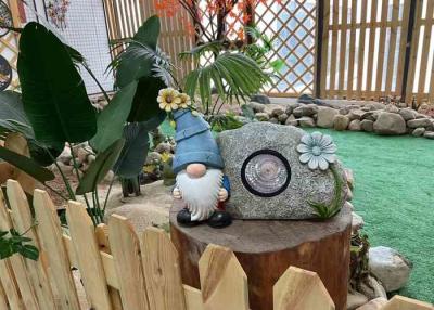 Cina Pietra realistica fatta a mano di Gnome di magnesio dell'ossido della statua solare unica del giardino in vendita