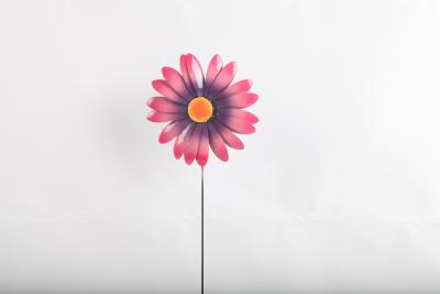 Cina Decorazioni per giardini in metallo a base di fiori altamente resistenti alle intemperie in vendita