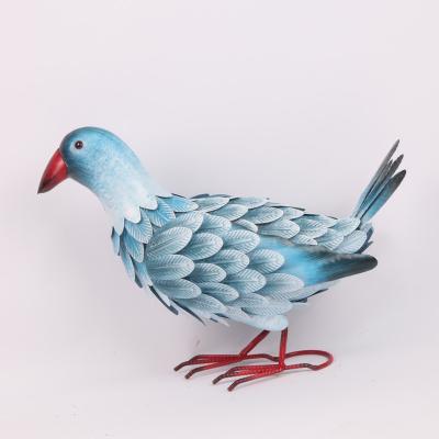 China Esculpturas de pássaros realistas Estatuas de jardim de animais de metal para o seu espaço de vida ao ar livre à venda