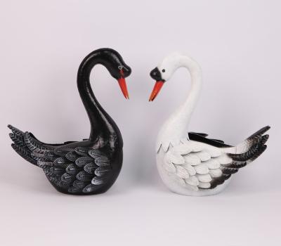 Cina Figure di giardino di cigni in metallo cigni bianchi cigni neri in vendita