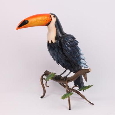 China Ornamento de jardim de toucan azul com decoração inspirada na natureza à venda