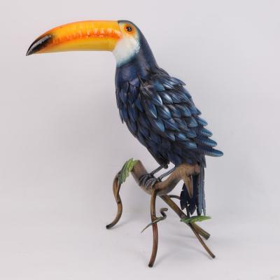China Ornamento de jardim de toucan azul com decoração inspirada na natureza à venda