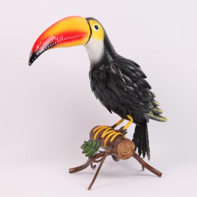China Ornamento de jardim de toucan azul com decoração inspirada na natureza à venda