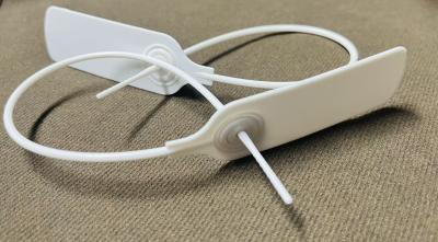 China Rectangle Clothing Label Tags Featuring RFID Technology Ideal for Apparel Tracking Inventory Control and Authentication in Textile Industry for sale