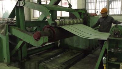 Cina Acciaio dolce della laminazione a caldo idraulica che fende linea 6x1600mm saldati dal piatto d'acciaio in vendita