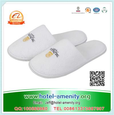 China Cstomizable closed  toe waffle disposable hotel slipper with color embroidery for sale