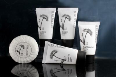 China Eco Friendly Luxury Hotel Bathroom Amenities Organic Body Wash , 30ml Shampoo for sale