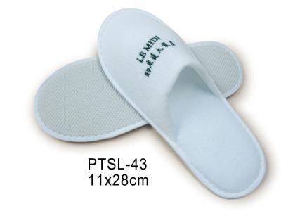 China Disposable Hotel Mens Embroidered Slippers With Left Right Shape for sale