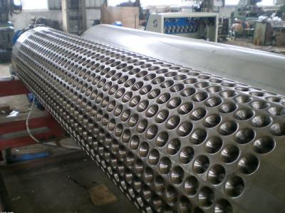 China Os materiais Waterproofing de Geosynthetic ondearam a placa da drenagem para paredes do porão à venda