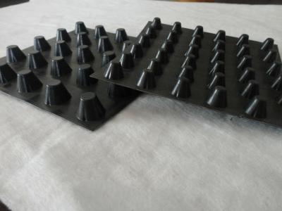 Cina Resistenza chimica formata fossette su fondamento d'impermeabilizzazione della stuoia di drenaggio del seminterrato in vendita