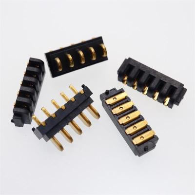 Cina Portabatteria a lama adesivo in piedi 4pin5pin portabatteria maschile e femminile adatta per serrature intelligenti segmenti di ricarica portatili in vendita