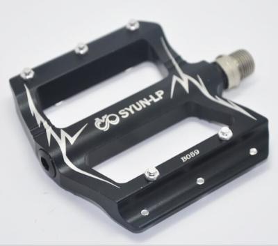 China CNC fietspedaal Aluminium legering Waved Big Platform Gezegeld Lagerpedaal voor mountainbike geanodiseerd met klantlogo Te koop