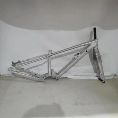 Cina OEM Shimano E5000 Mid-Drive Electric Mountain Bike Frame Ep8 E-bike Conversion Kit in vendita