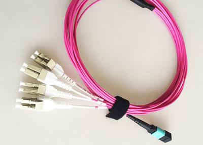 中国 すみれ色色OM4のパッチ・コード、MTP/LC 40Gの繊維光学パッチ ケーブルへのMPO 販売のため