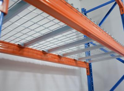 Cina Decking a maglia di filo su misura per pallet racking Anti corrosione Metal Mesh Decking in vendita