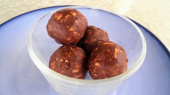 Quality 60pcs/min-90pcs/min Protein Ball Rolling Machine Automatic Date Ball Rolling for sale